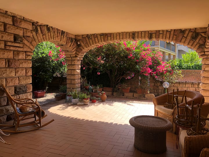 Abbratzu Guest House - Stile Sardo Con Giardino - Bosa