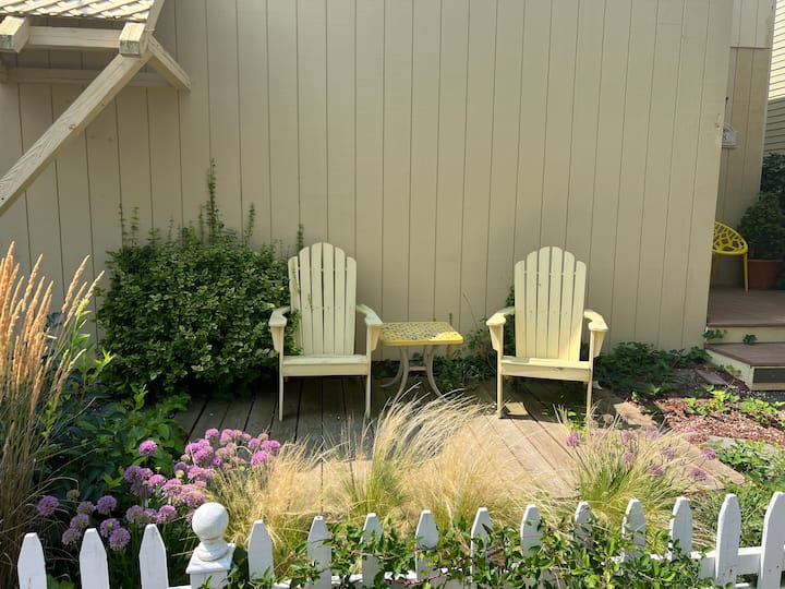 Surf Shack 
3 Bed, 1 1/2 Bath
1 Block To Beach - Ocean Grove, NJ