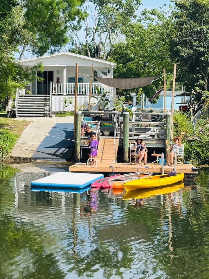 Cozy & Stocked-fla Rivervibe-earl/late Ck-in & Out - Weeki Wachee, FL