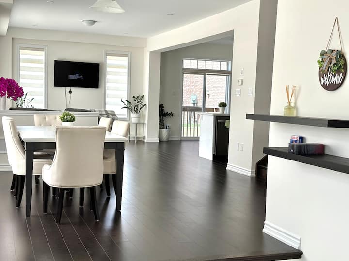 Lively Room In Brand New House-r2 - Brantford