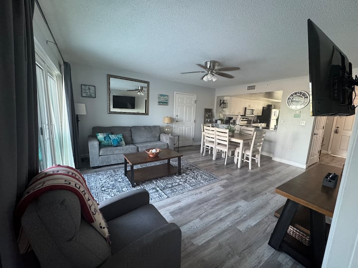 2br *2bath *Laundry*beachfront Complex*pool *Clean - Okaloosa Island, FL