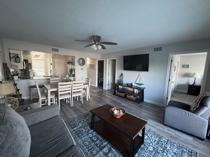 2br *2bath *Laundry*beachfront Complex*pool *Clean - Fort Walton Beach, FL