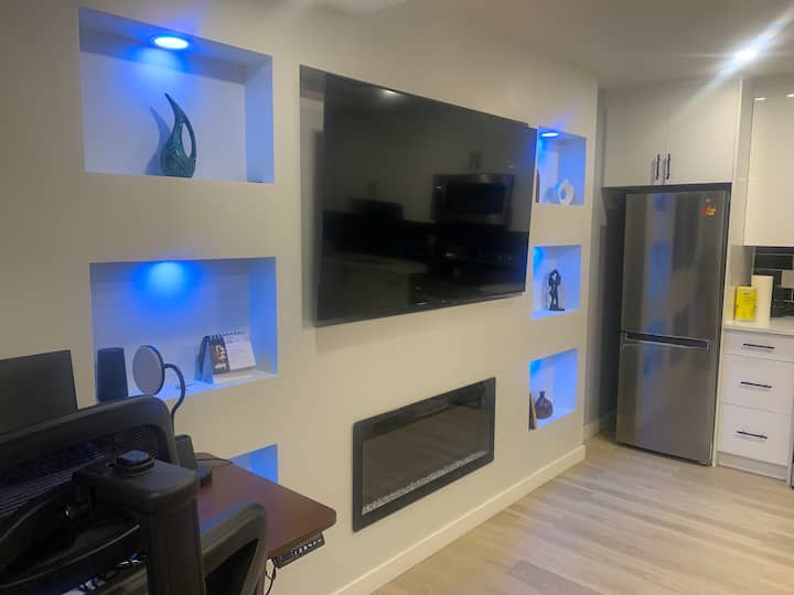 Modern 1br Entire Suite Near Airport - Calgary