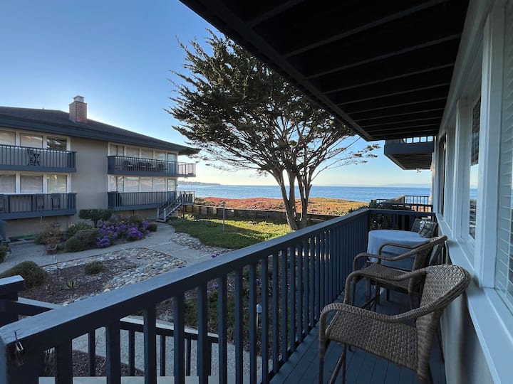 Gorgeous Monterey Beach Condo! - Monterey, CA