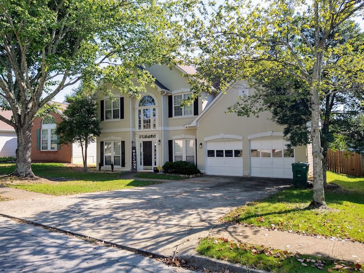 Spacious 2 Story 4/5 Bdms. 3 Baths Near Stadiums! - Marietta, GA