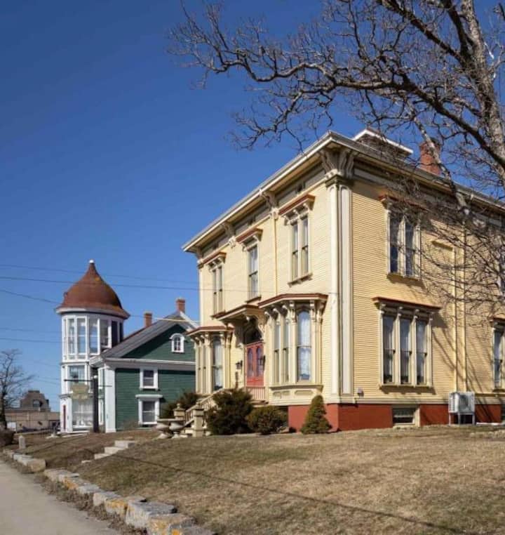 Grandmillennial’s Room - Yarmouth