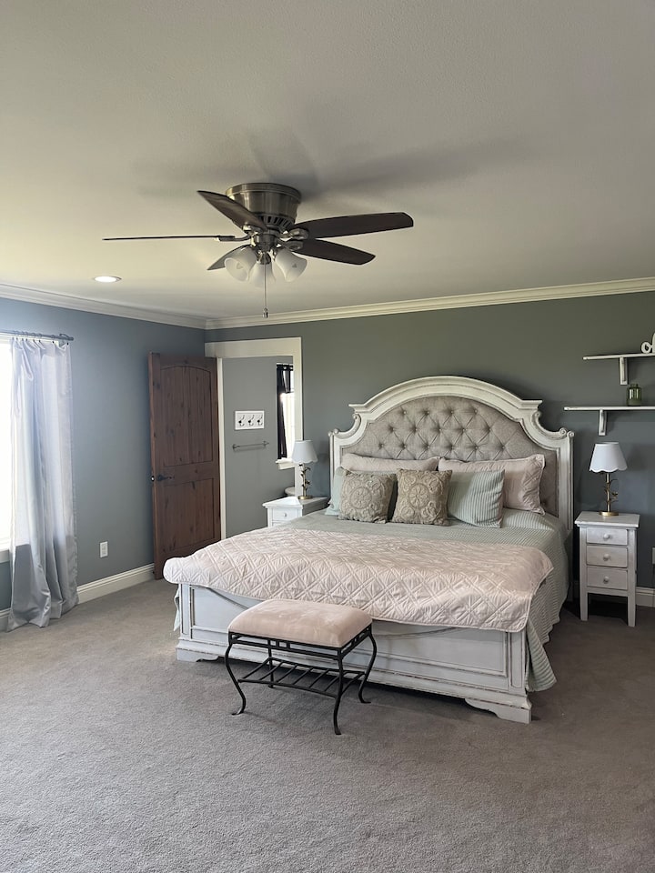 Upstairs Retreat - Natchitoches