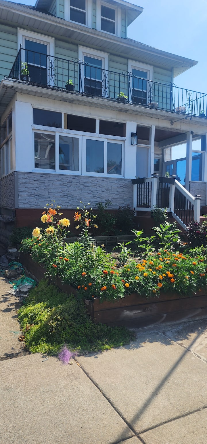 Urban Nest: Cozy 2nd Floor Haven - Buffalo, NY