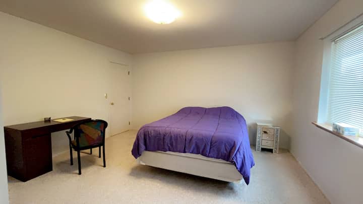 3 Mins From Border,spacious Bedroom & Private Bath - White Rock