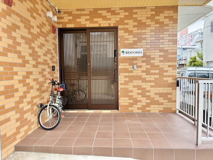 【北谷の貸切一軒家】アメリカンビレッジまで車で6分/宮城海岸徒歩３分/駐車場３台無料/最大10名 - 沖縄県