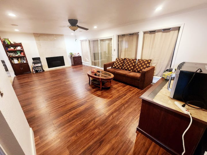 Bright 4br Lakefront Villa W/ Deck & Private Dock - Antioch, CA