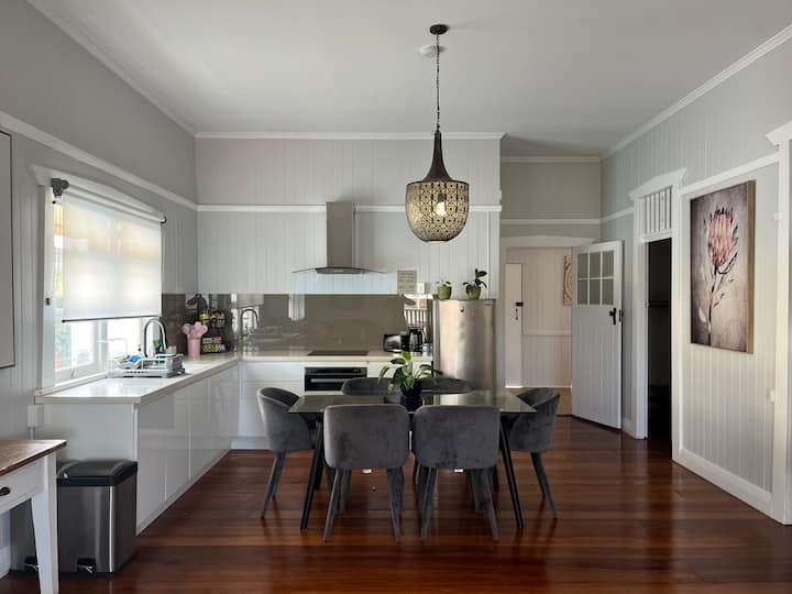 Beachside Grand Old Lady-perfect For Pets & Groups - Brisbane