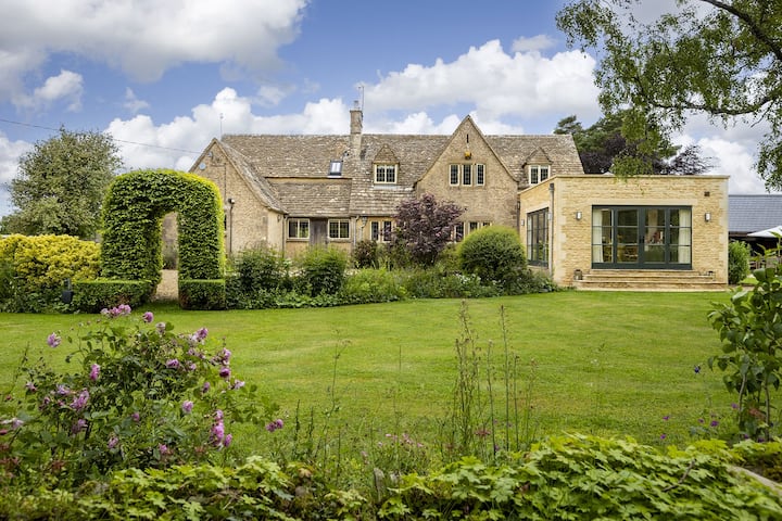 House With Pool, Hot Tub & Sauna - Keepers House - Cheltenham