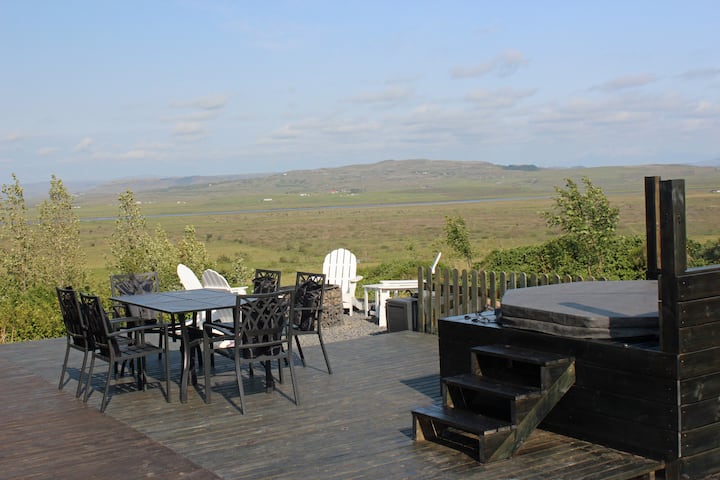 3br Cozy Home W/ Geothermal Hottub & Stunning View - Islande