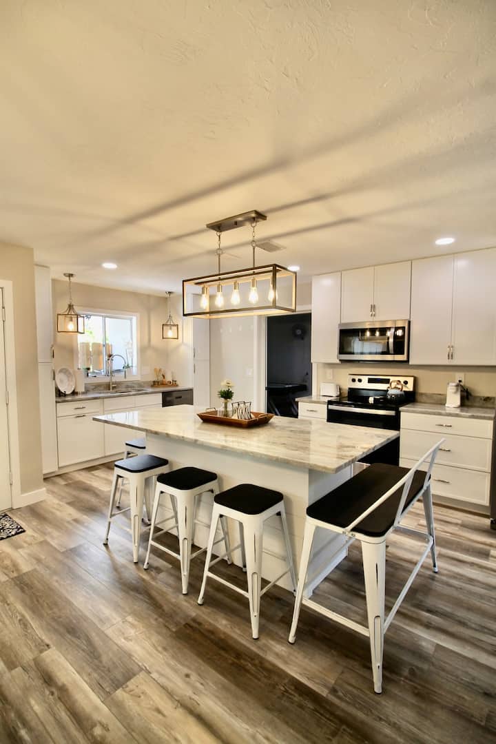 Centrally Located Beautiful Home, Be Near It All! - Sarasota