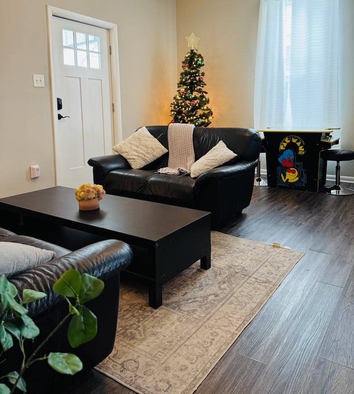 Holiday-cozy 3br/2ba Getaway Downtown Noblesville - Noblesville, IN