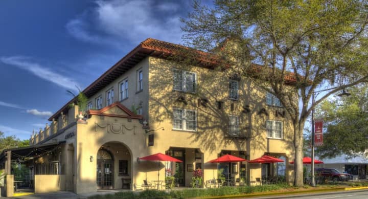 Artisan Villas Junior Apartment - DeLand, FL