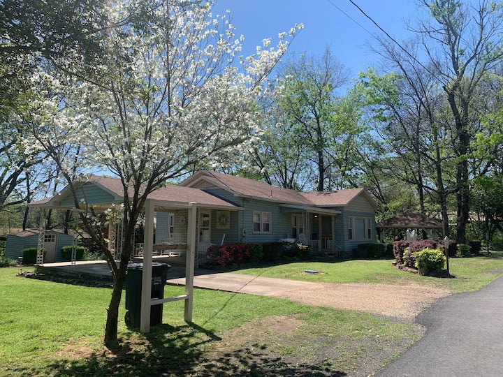 Paris Bed & Bath - Mount Magazine State Park, Paris