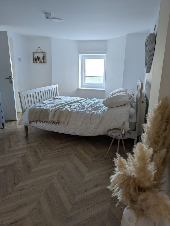 Riverfront Apt With Kitchen, 30 Mins To Cardiff - Newport