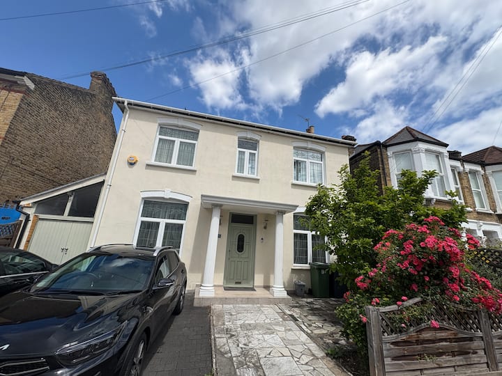 4 Bedroom House - London