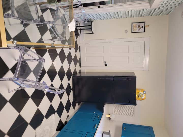 Royally Renovated In Downtown Eg - Warwick, RI