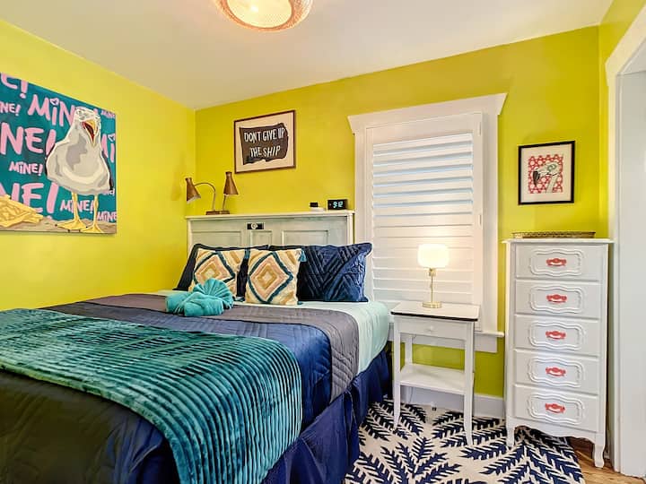 Art-filled Bungalow In Downtown - St. Petersburg, FL
