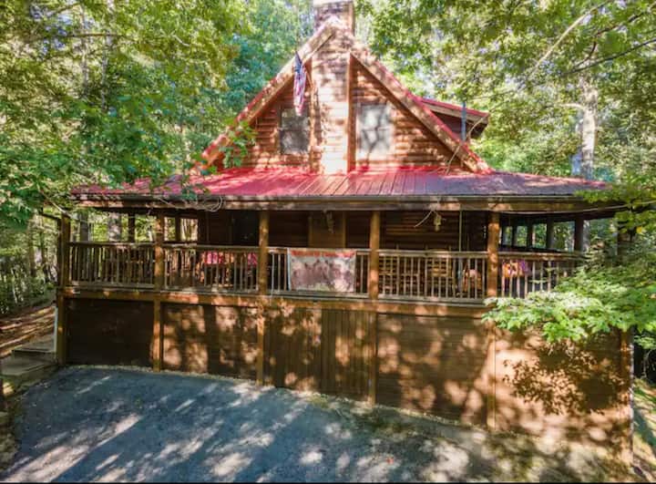 Momma Bears’ Cabin Of The Smokies - Gatlinburg, TN