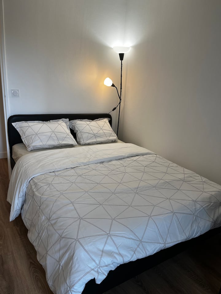 Calm & Clean Room - Argenteuil