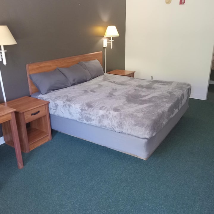 (129) 2 Double Beds Hotel Studio - Livingston, TX