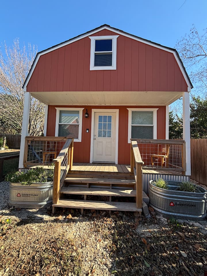 Loft Style Barn Near Texas State University - San Marcos, TX