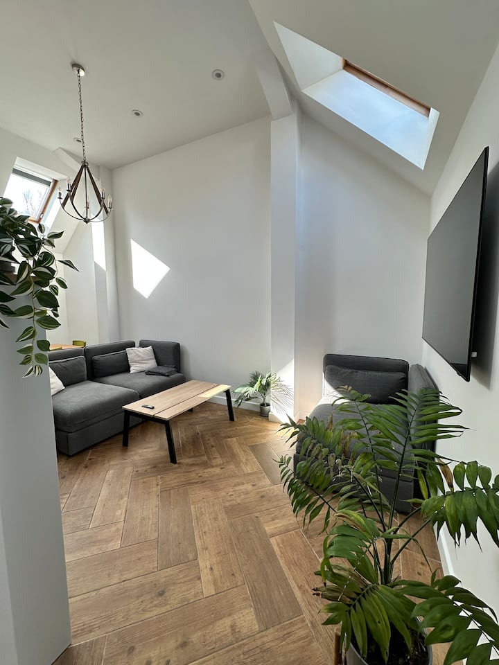 Garden House | Separate Entrance | Self Check In - Surbiton