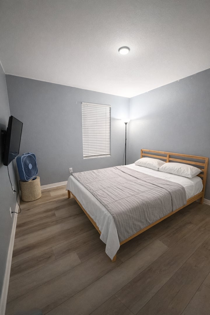 Spacious Modern Home - Eastvale, CA