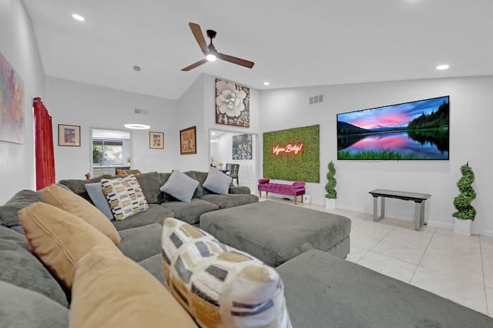 Next To Center Strip W/pool Near Airport/stadium - Henderson, NV