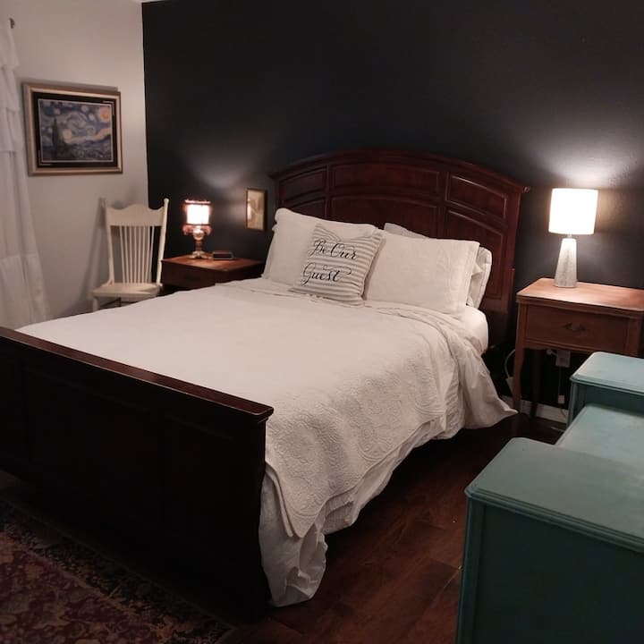 "Be Our Guest" Room - Amarillo, TX