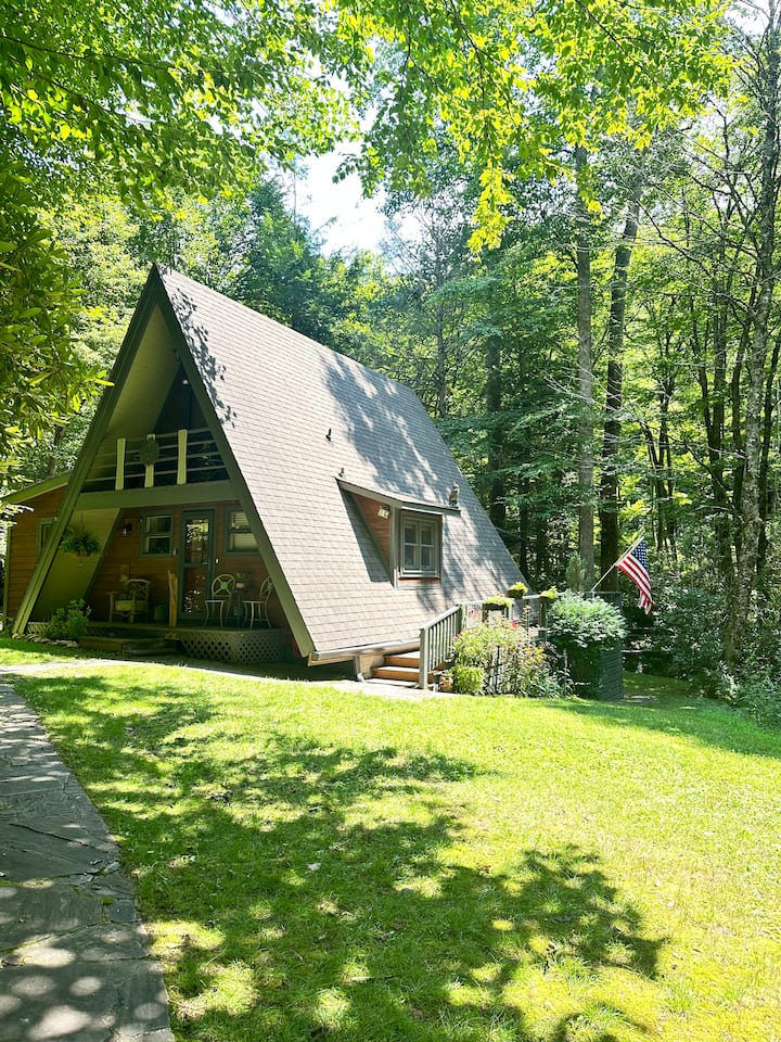 Sunburst Creekside Cabin - W/ New Hot Tub - Boone, NC