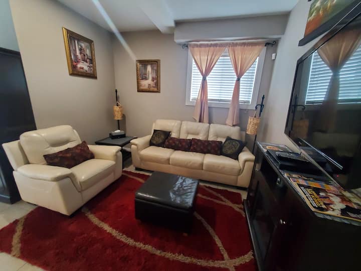 Convenient Area Glamorous  Suite - Thunder Bay