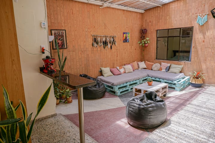 Retro Coliving | 700mb | Standup Desk | Workout - Medellín