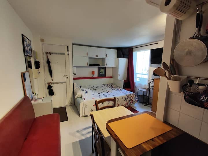Petit Studio, Vers Montparnasse. - Porte d'Orléans