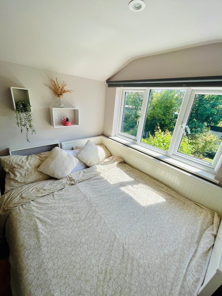 Lushus Cottage With Garden View - Surbiton