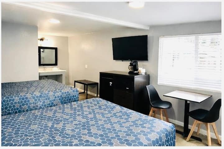 Affordable Two Queen Stay Near Pismo Beach - Pismo Beach, CA