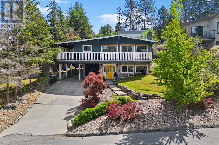 House W/ Hot Tub, In A Great Neighbourhood - Vernon