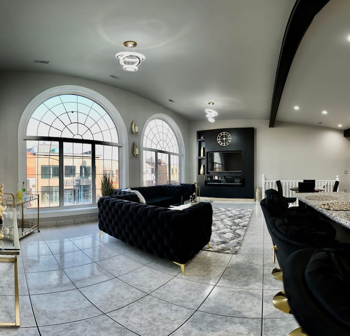 Penthouse Suite In Little Italy - Windsor