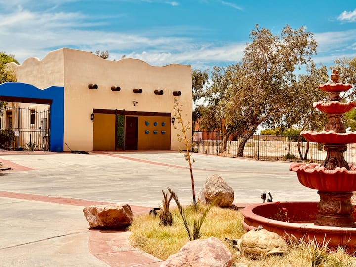 Stunning Santa Fe  Guest House - Yuma, AZ