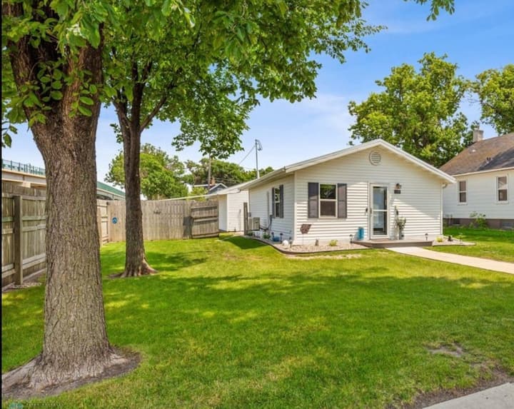 Tiny House That Wows W/ Hot Tub! - Fargo, ND