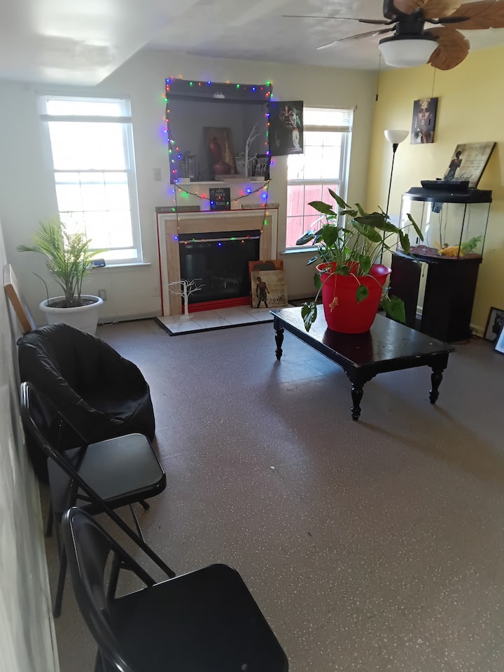 Simply, Spacious & Clean Rooms - Chester, VA