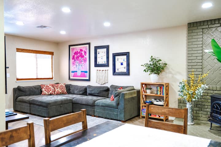 Redlands Family Home | King Beds, Pets, Fire Pit - San Bernardino, CA