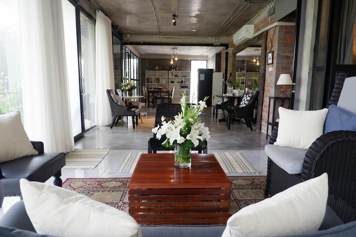 Leafy Pal- Entire Level Apartment Above Café - Vientiane