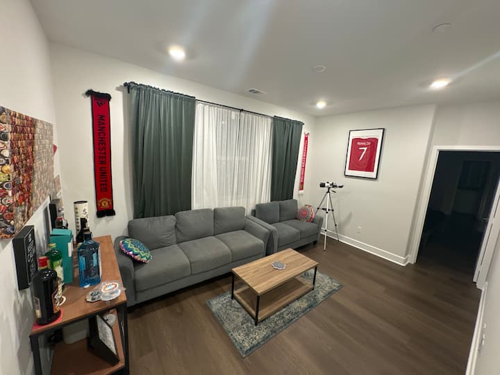 Bright & Breezy Room - Your Home Away From Home - Simi Valley, CA