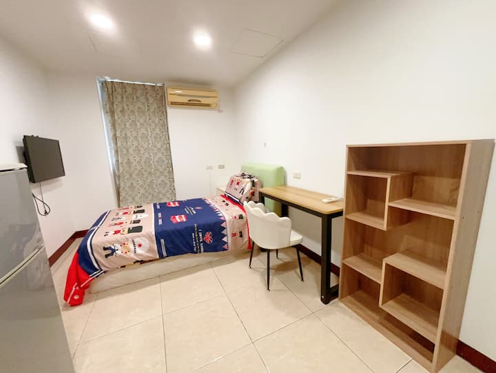 西門捷運站1分鐘套房(電梯.獨立衛浴.對外窗.投幣式洗衣機烘衣機) - 永和區