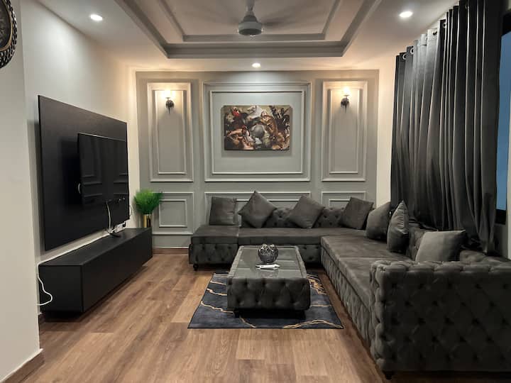 The Grey Inn-2bhk/netflix/wifi/balcony/ac/lockbox - イスラマバード